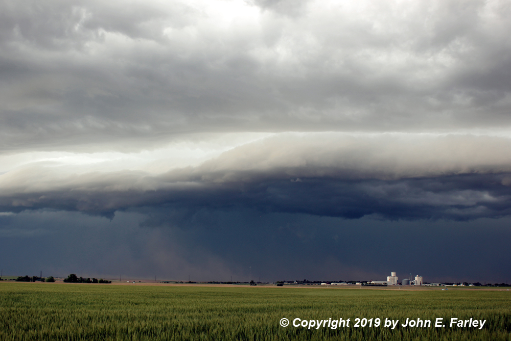 Once I got closer to these storms, I was able to witness ths shelf ...